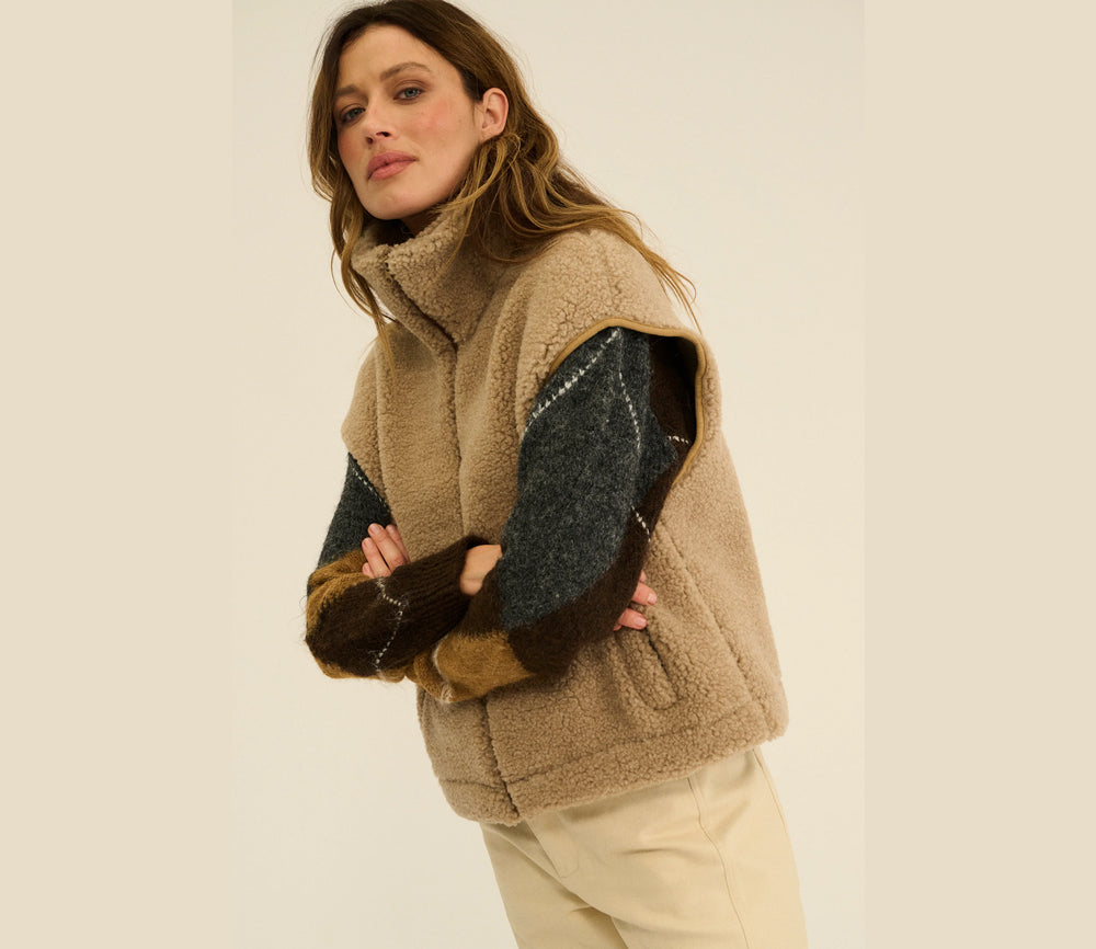 Alwero - Vest "ISLA" Tan, organic wool Ultra Light – ALWERO | THE WOOL ...