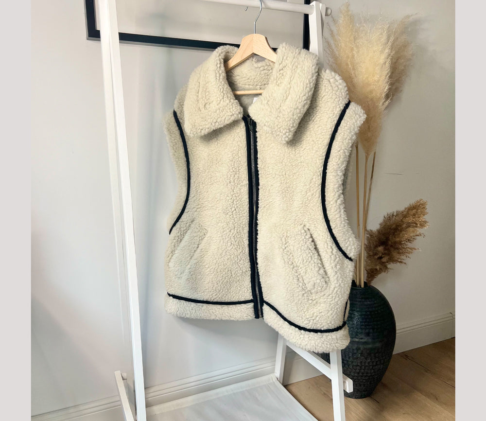 Alwero - Vest HIRO, Oversize Polar Bear, organic wool, LIMITED EDITION ...
